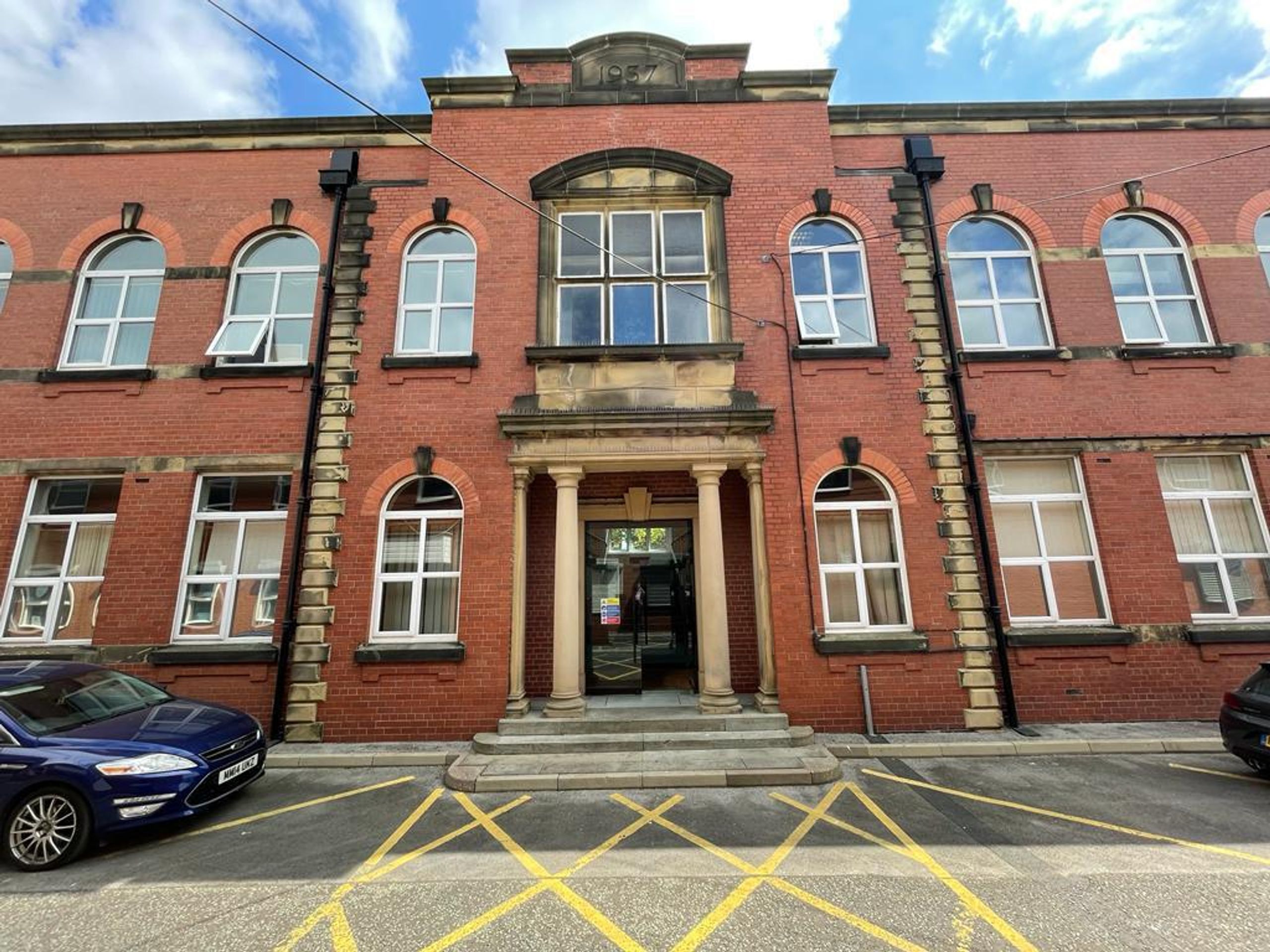 To Let: FIRST FLOOR OFFICES BARTON HALL INDUSTRIAL ESTATE, ECCLES, M30 ...